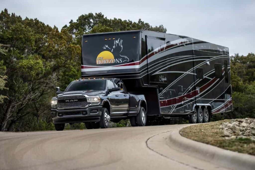 What Size Truck Do You Need To Pull A 5th Wheel Camper? - Four Wheel Trends
