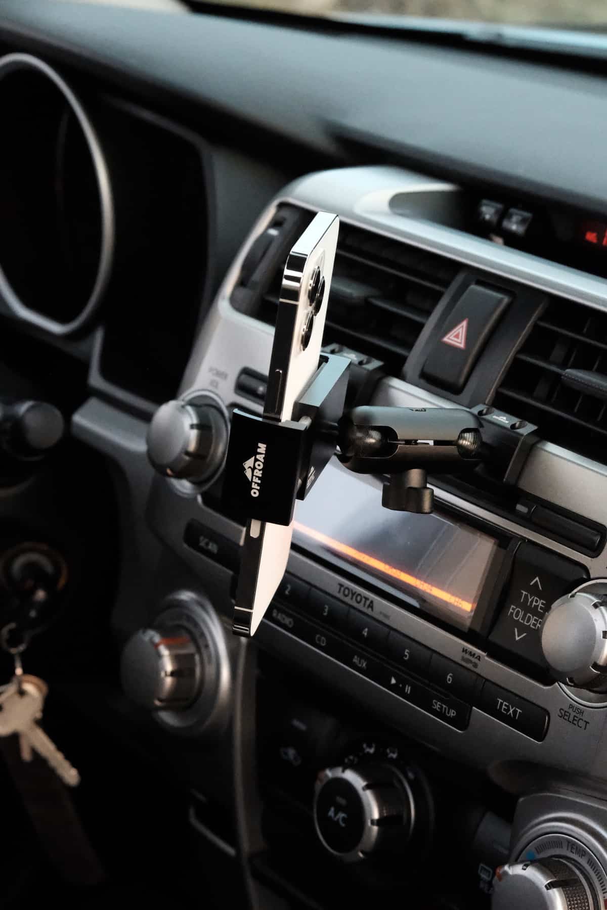 4Runner Phone Mount: 11 Best Toyota Phone Holders [2023] - Four Wheel ...