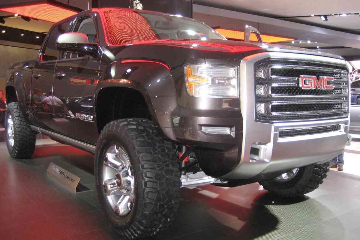 How To Use 4x4 On A GMC Sierra - Four Wheel Trends