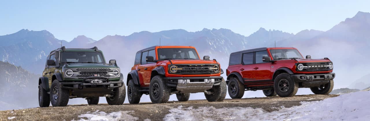 Ford Bronco vs. Jeep Grand Cherokee: 2022 - What's the Difference ...