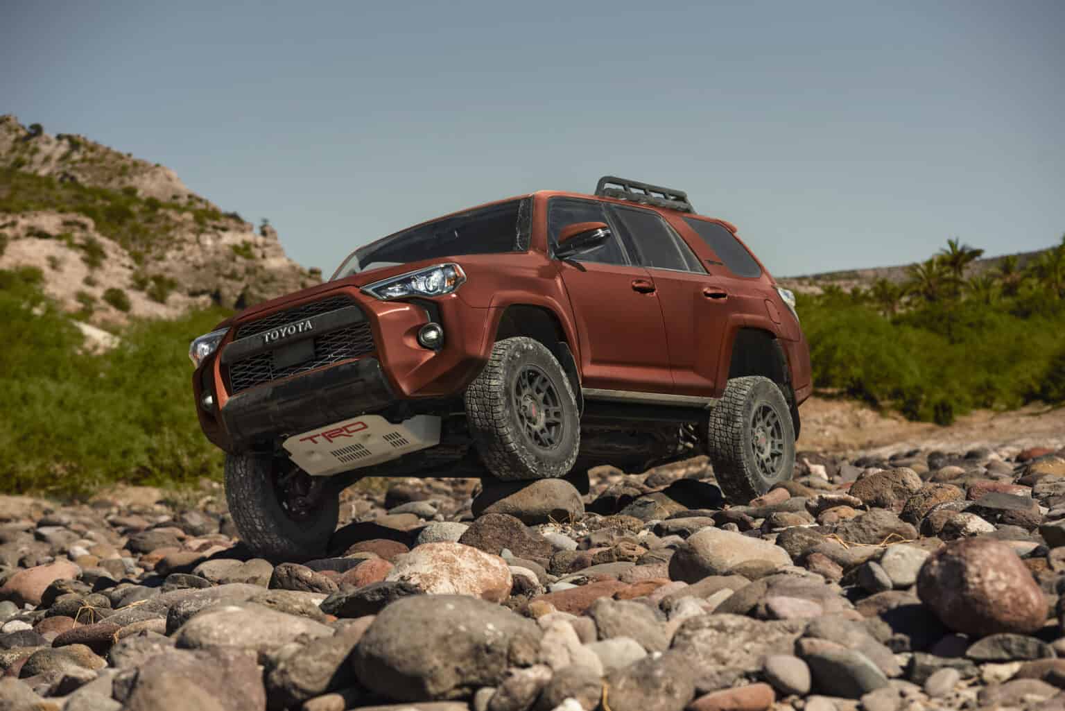 what-is-downhill-assist-control-tackling-steep-descents-with-ease