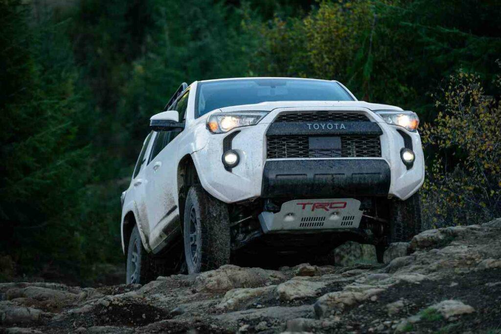 Toyota 4Runner Downhill Assist Light: Flashing Fixes! - Four Wheel Trends