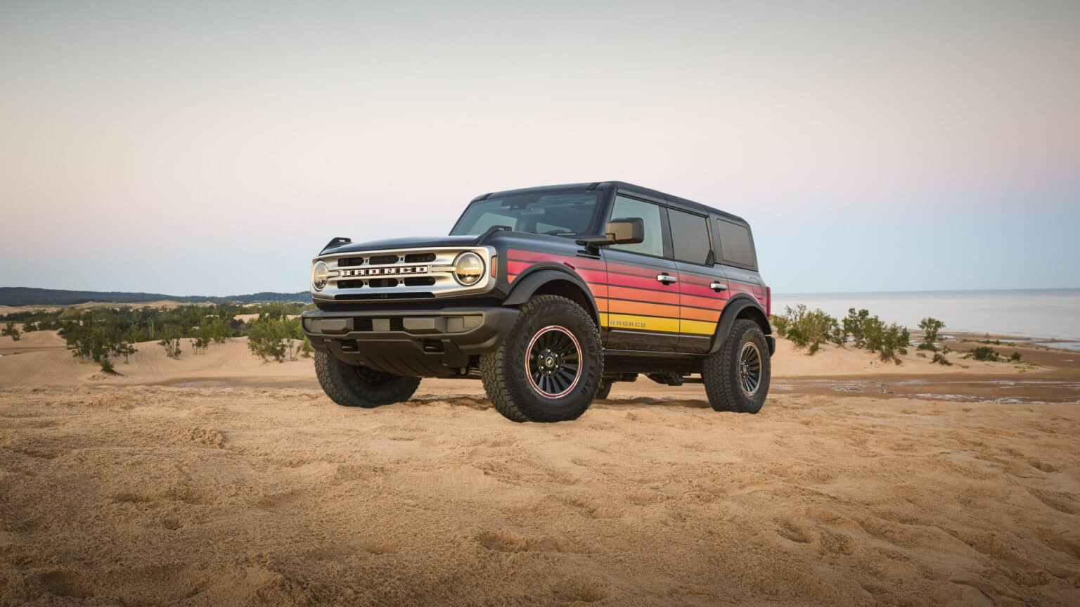 Ford Bronco Revives Retro Style with New Free Wheeling Package for 2025 ...