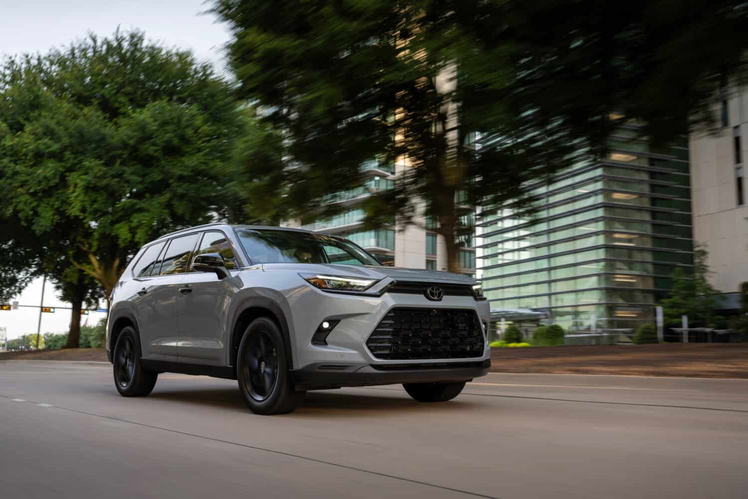 2025 Toyota Grand Highlander: The SUV Built for Big Families and Big ...